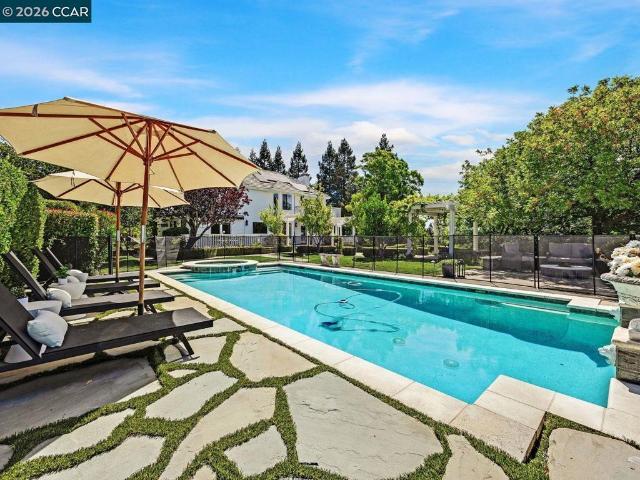 3911 Deer Trail Ln