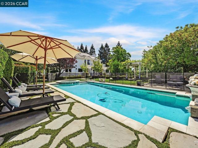 3911 Deer Trail Ln