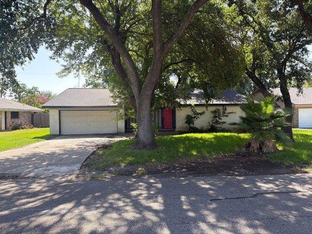 3911 Dolphin Ln, La Porte, TX 77571