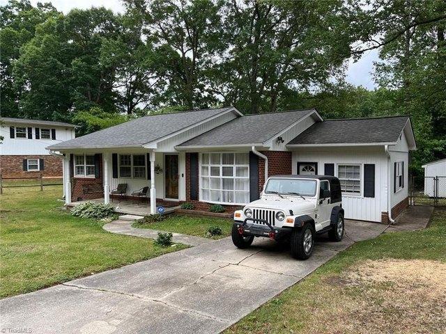 3911 Raintree Dr, Greensboro, NC 27407