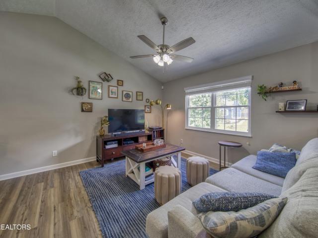 3913 Abercorn Rd