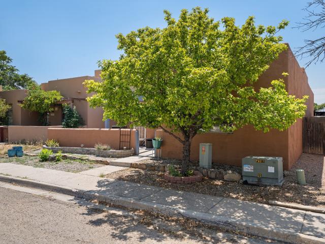 3913 Los Milagros Avenue