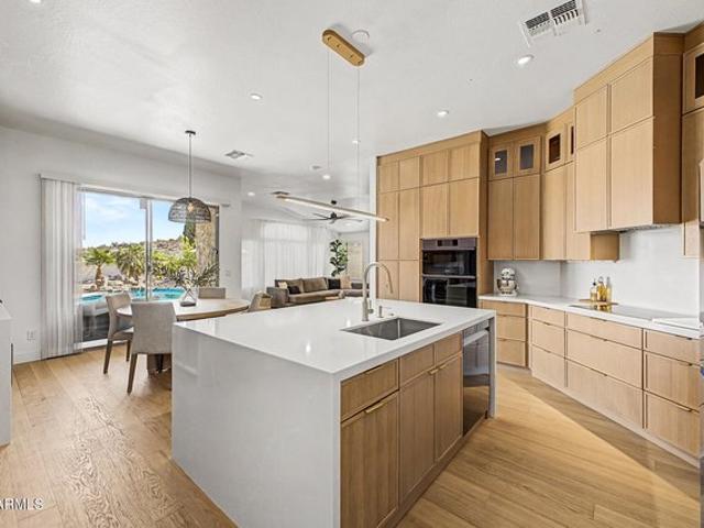 3913 W Escuda Dr, Glendale, AZ 85308