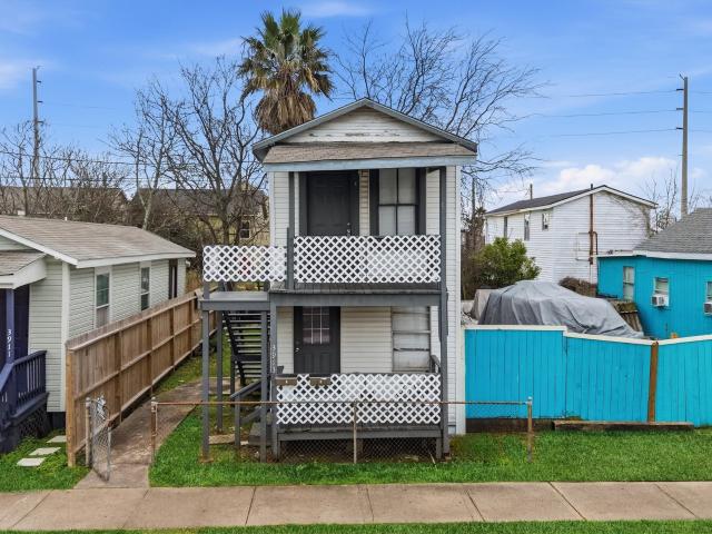 3913 Winnie St, Galveston, TX 77550 | MLS #18806