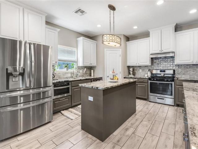 3913 Woodhouse