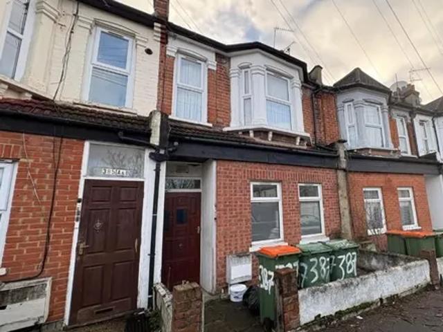 391 Dersingham Avenue, London, E12 6JX, United Kingdom | 2 bed apartment for rent #113807781 | Rentberry