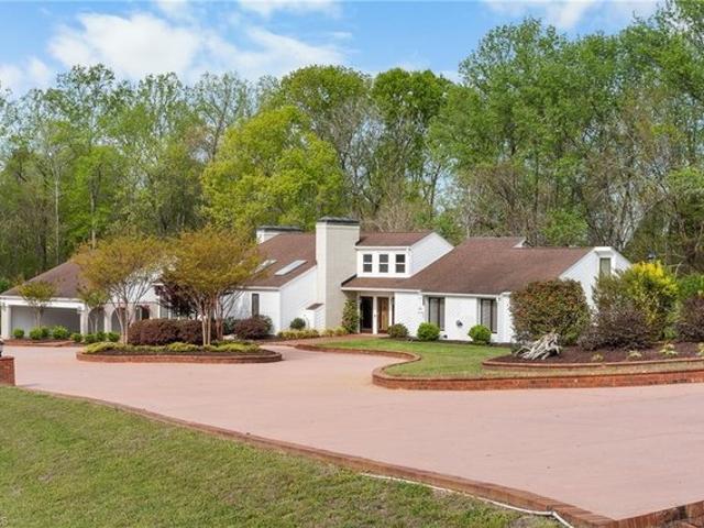 391 Lake Hill Dr, Thomasville, NC 27360