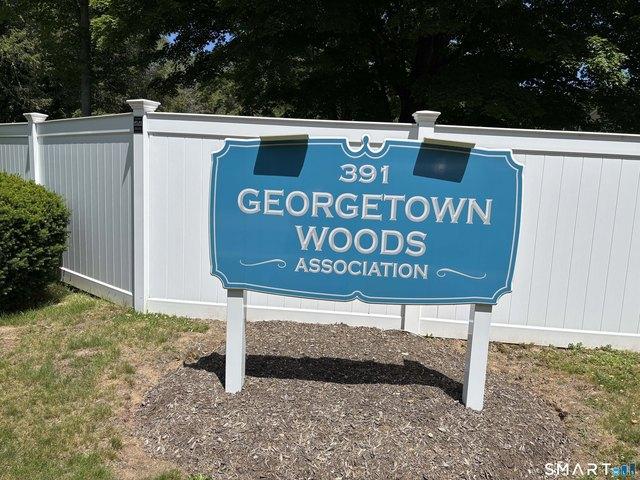 391 Main St Apt 308, Deep River, CT 06417