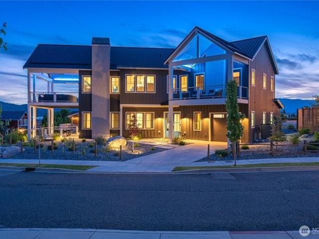 391 Porcupine Ln, Chelan, WA 98816