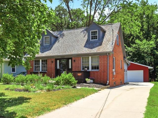 3924 Clinton Ave, Des Moines, IA 50310