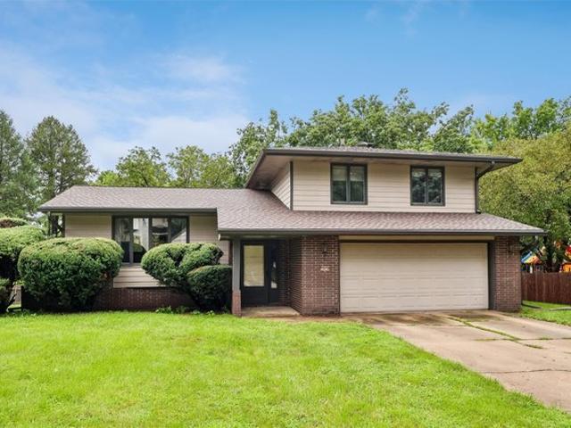 3924 Dakota Dr, West Des Moines, IA 50265