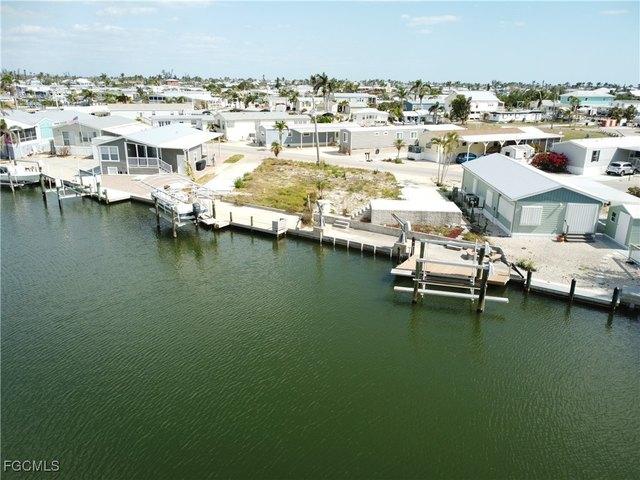 3924 Dewberry Ln, Saint James City, FL 33956