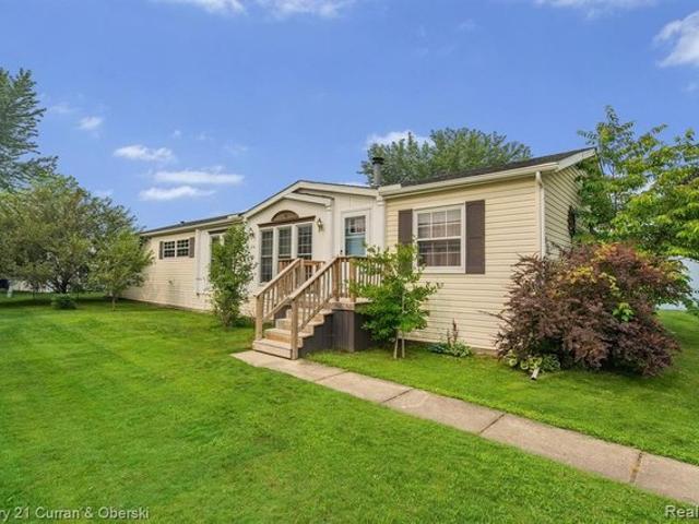 39253 Island Dr, Huron Township, MI 48164