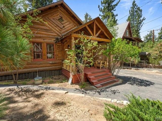 39253 Mohawk Dr, Fawnskin, CA 92333