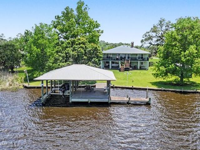 3925 Dantzler St, Moss Point, MS 39563