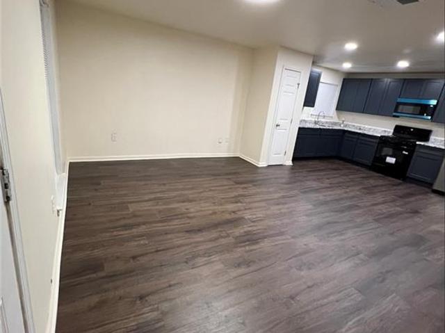 3925 Roneagle Way