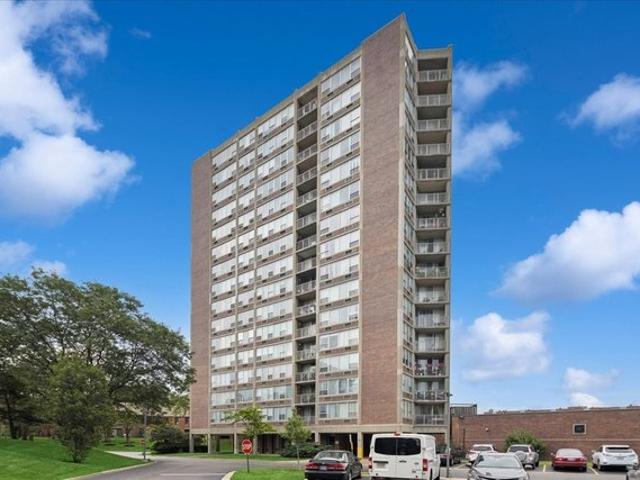 3925 Triumvera Dr Apt 15G, Glenview, IL 60025