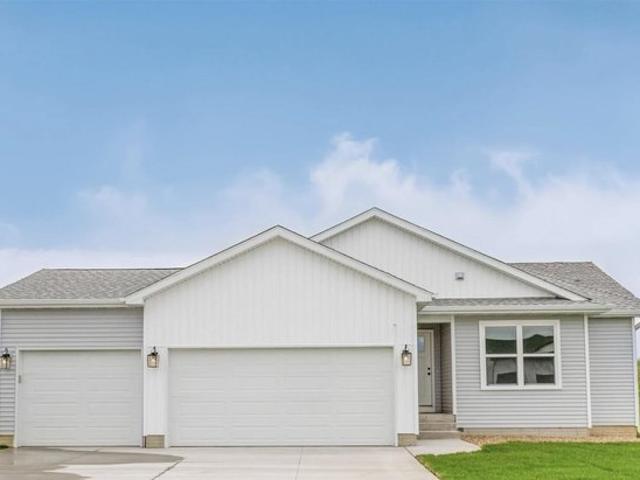 3927 Broomfield Dr, Cedar Falls, IA 50613