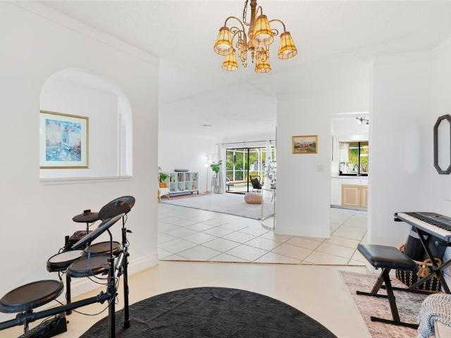 3927 Country View Ln, Sarasota, FL 34233 | MLS #A4690