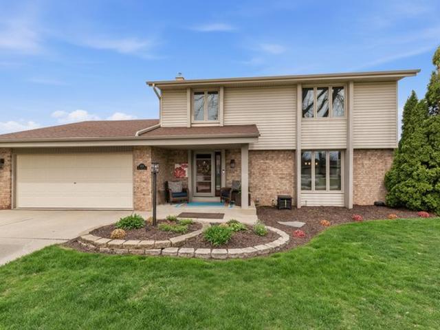 3928 W Anita Ln, Franklin, WI 53132