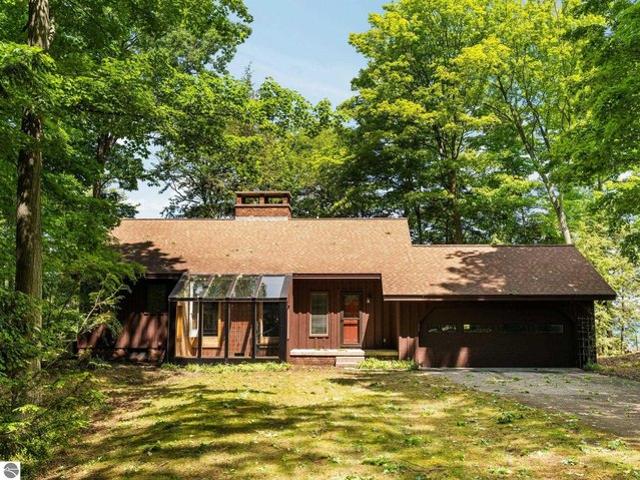 3929 Bay Valley Dr, Williamsburg, MI 49690