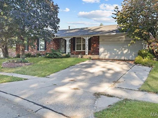 3929 Hirondelle Ln, Florissant, MO 63034