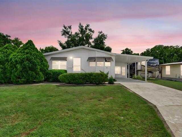 39200 Ola Ave, Zephyrhills, FL 33542
