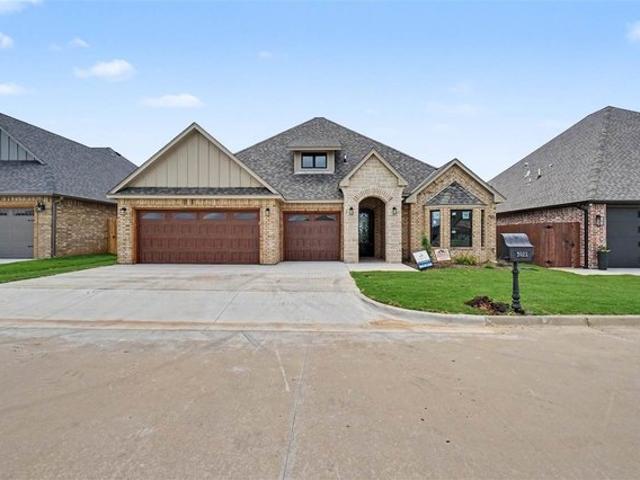 3921 NE Water Edge Dr, Lawton, OK 73507