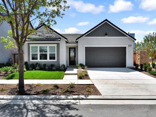 3921 Buttercup Rd, Madera, CA 93636