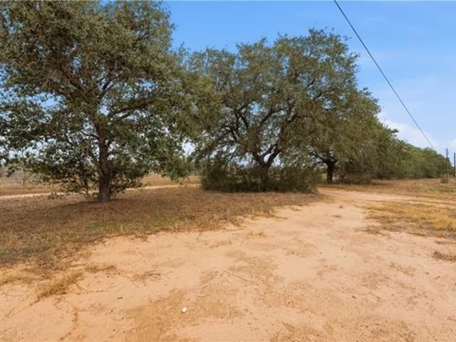 3921 County Road 334, Stockdale, TX 78160