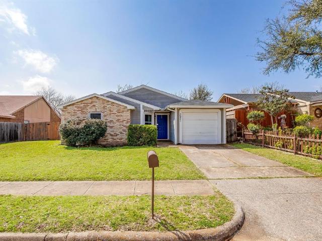3921 7 Gables St, Fort Worth, TX 76133 | Compass
