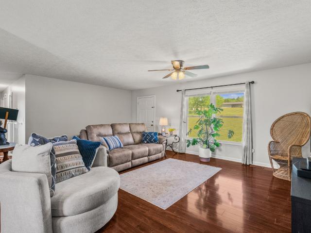 3922 Armstrong Rd