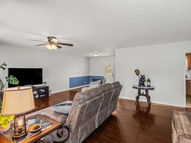 3922 Armstrong Rd