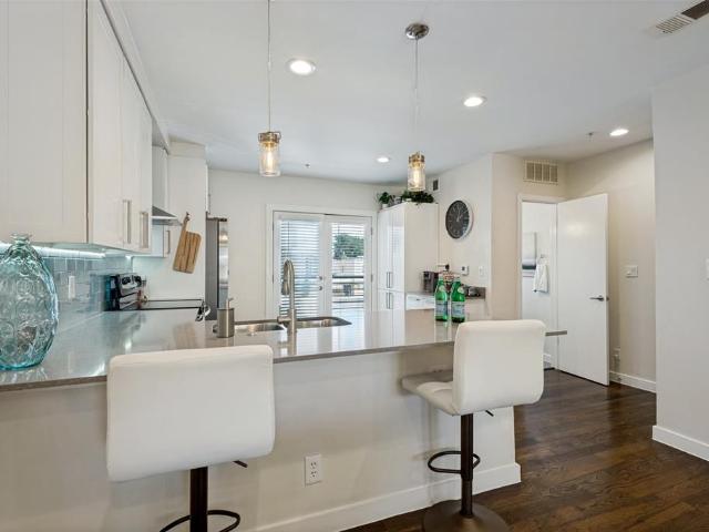 3922 Gilbert Avenue # 214