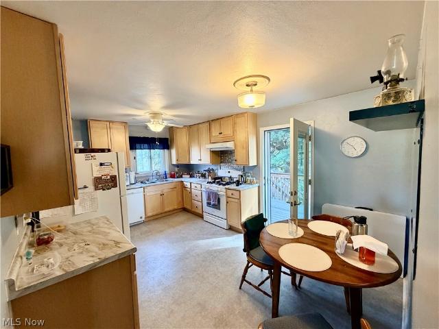 3922 Hanlin Way