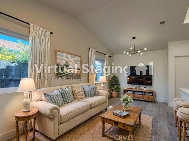 39233 Rising Hill