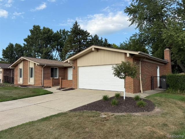 39232 Donahue Drive