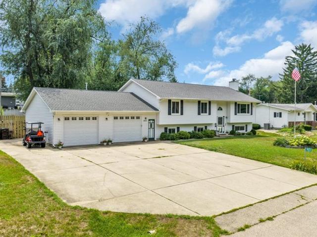 3923 nd St, Genoa City, WI 53128