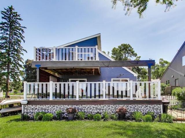 3923 E Lake Shore Dr, Wonder Lake, IL 60097