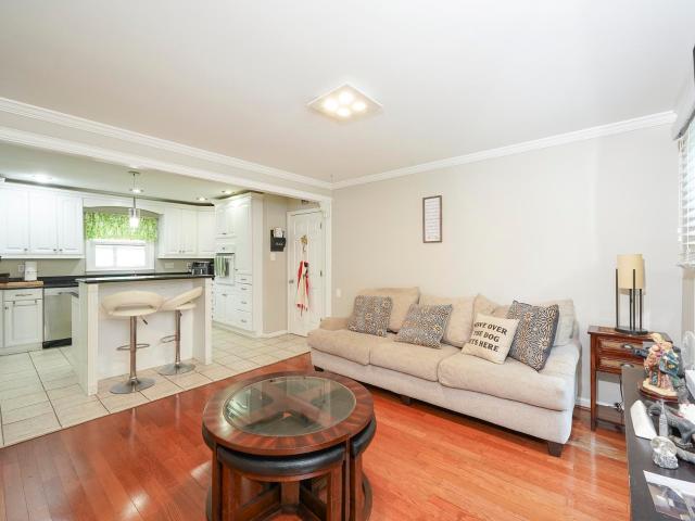 3923 King Charles Road