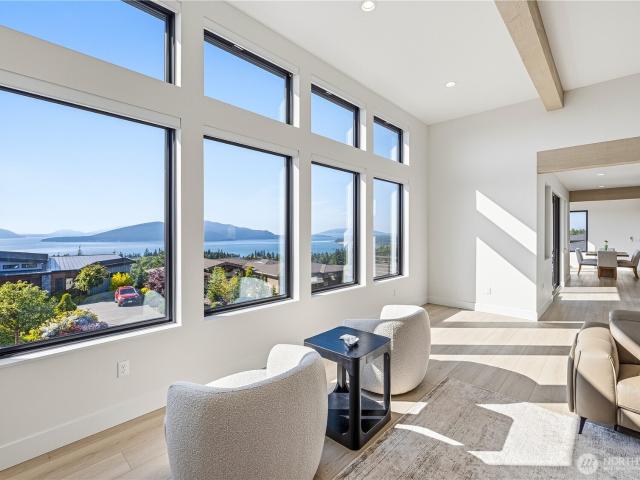 3923 Rock Ridge Parkway