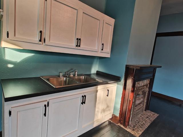 392 1 W Broadway Street # Studio