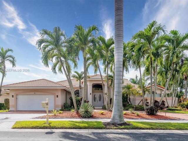 392 Coconut Cir, Weston, FL 33326