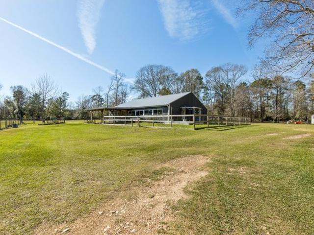 392 Robert E Lee Ln, Livingston, TX 77351