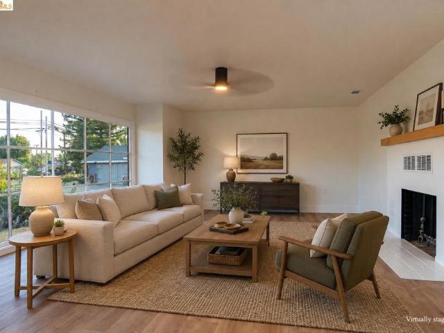 392 W Grand AVE
