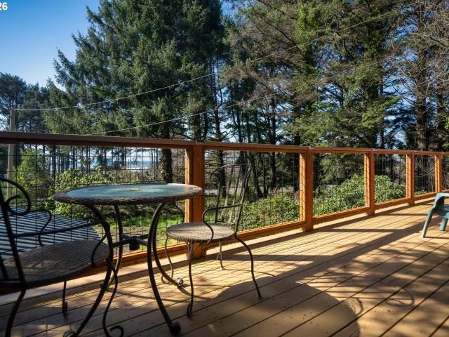 3934 Hwy 101 N