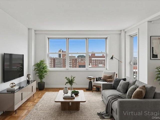 3935 Blackstone Avenue, Unit 10D