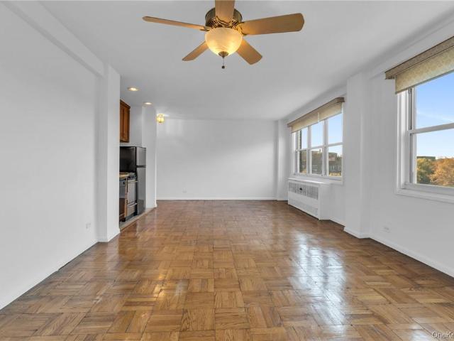 3935 Blackstone Avenue, Unit 5K