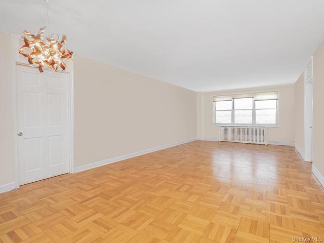 3935 Blackstone Avenue 8A