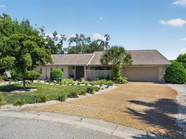 3935 Country View Ln, Sarasota, FL 34233